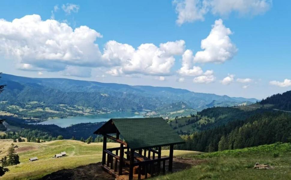 Drumul spre Muntele Căsaru, cel mai nou traseu turistic din zona Tihuța ...