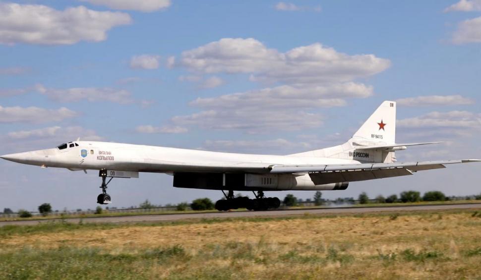 Bombardiere nucleare ruseşti, staţionate în apropiere de graniţa NATO