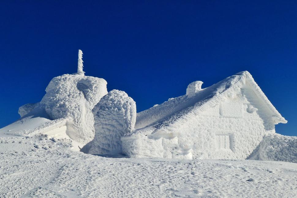 Imagini spectaculoase de la Cabana Omu, după un fenomen de viscol care ...