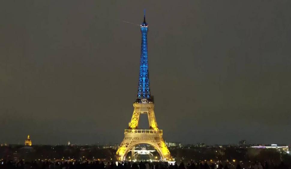 Turnul Eiffel, iluminat în culorile Ucrainei | "Parisul rămâne angajat ...