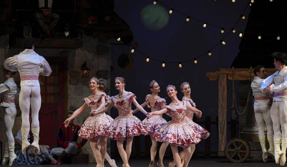 Premieră în România | Piesa de teatru Romeo şi Julieta, jucată pe ...