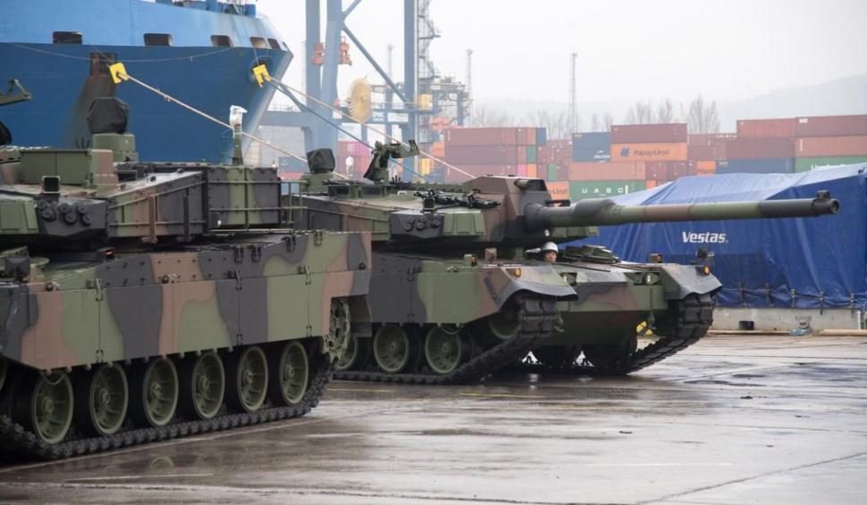 Radu Tudor: "Aliații de la Cincu și-au făcut poze cu tancurile românești vechi de 70 de ani ...