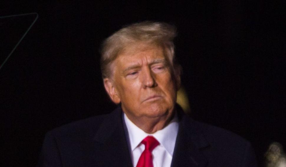 Donald Trump și Bill Clinton, menționați în dosarul de trafic de persoane al lui Jeffrey Epstein ...