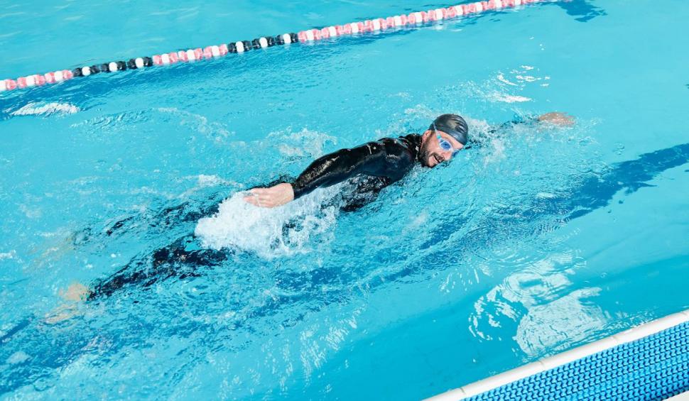 Campionatul European de înot în ape îngheţate, în premieră în România ...