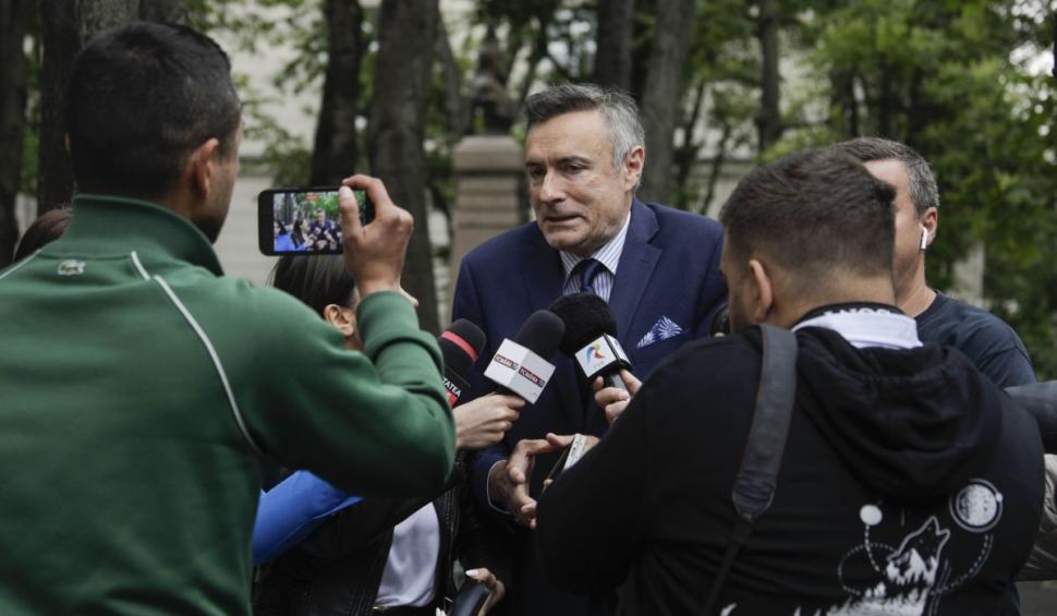 Un cunoscut jurnalist din Albania dezvăluie relaţiile lui Florian ...