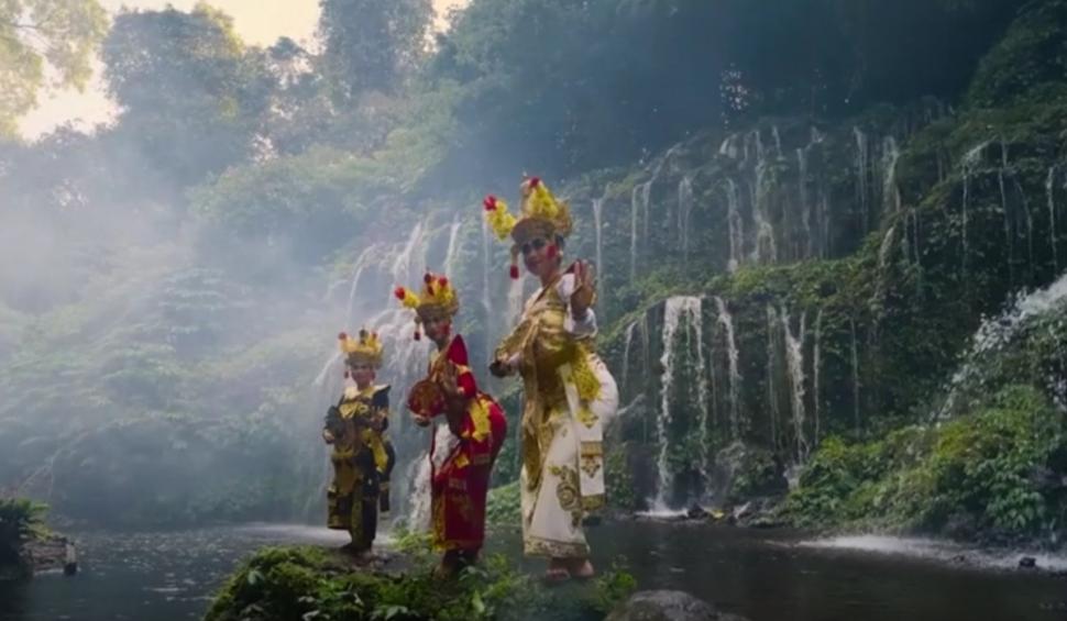 Bali, dincolo de plaje şi distracţie: Imagini cu templele sacre şi ...