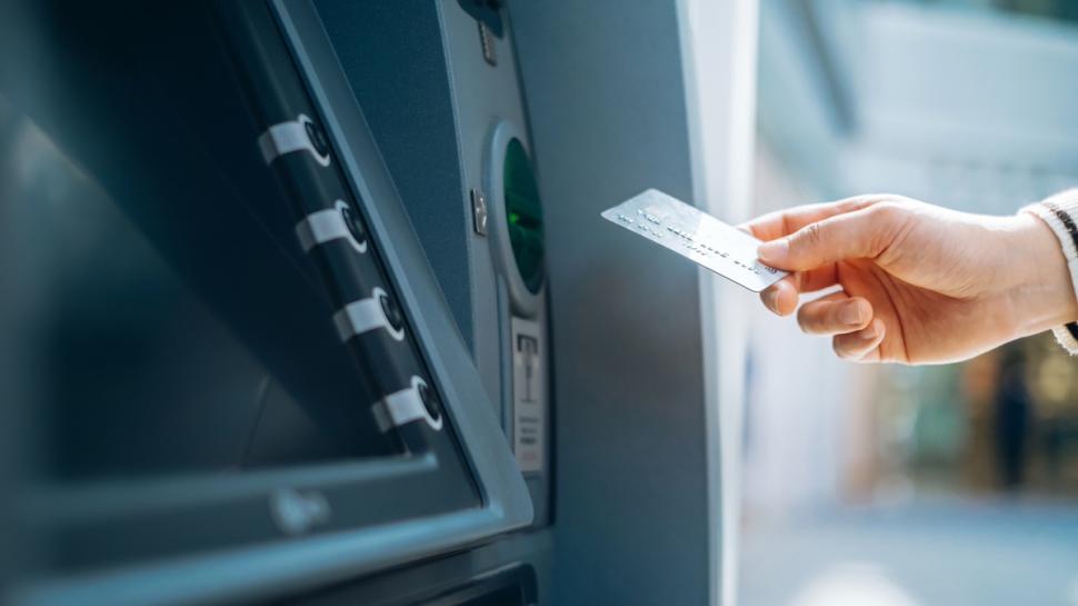 Un bancomat din Arad a fost aruncat în aer. Hoții au furat 200.000 de lei