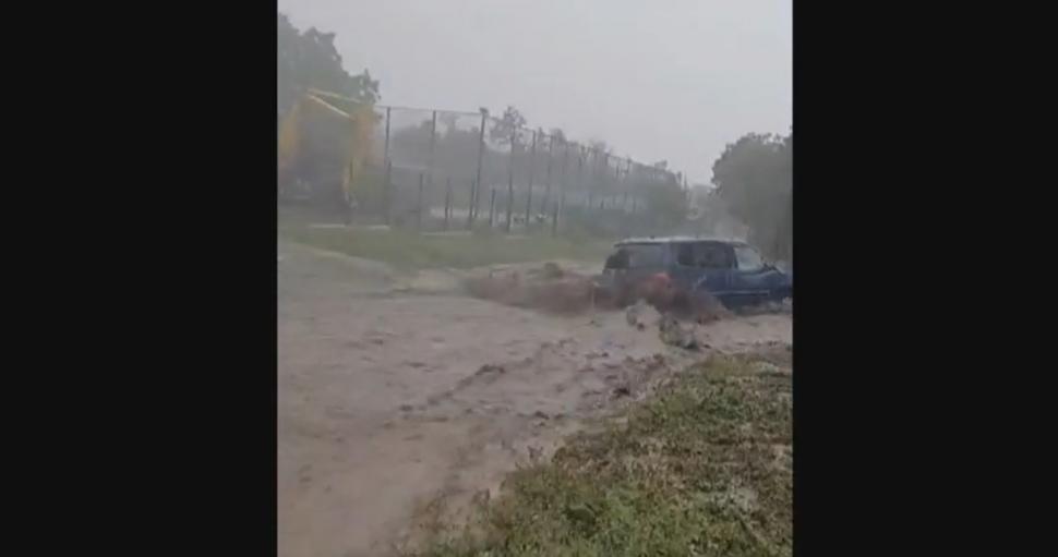 Noi inundații în județul Galați, după o rupere de nori. Primar: „Plouă ...