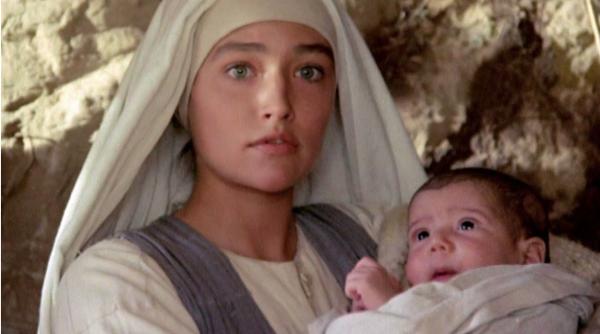 Cum arată acum cea mai frumoasă actriță care a jucat-o pe Fecioara ...