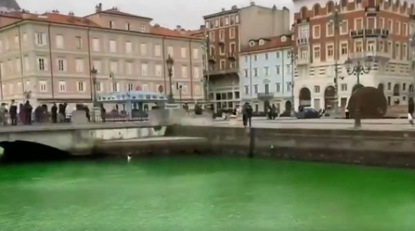 Greta Thunberg a primit interdicţie de a intra la Veneţia după ce a colorat în verde apele din ...