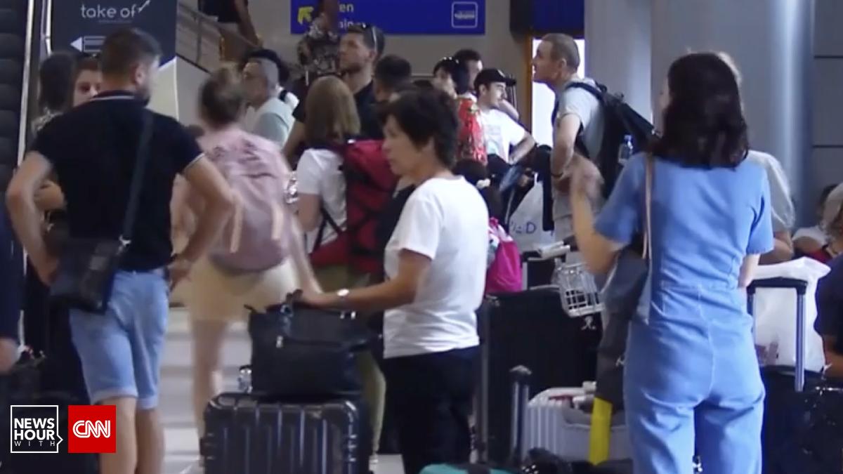 Imaginile haosului de pe Aeroportul Otopeni: Curse anulate, bagaje pierdute, pasageri revoltați ...