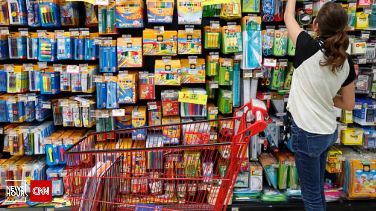 Rechizitele și hainele de școală, un lux pentru mulți părinți. Antena 3 ...