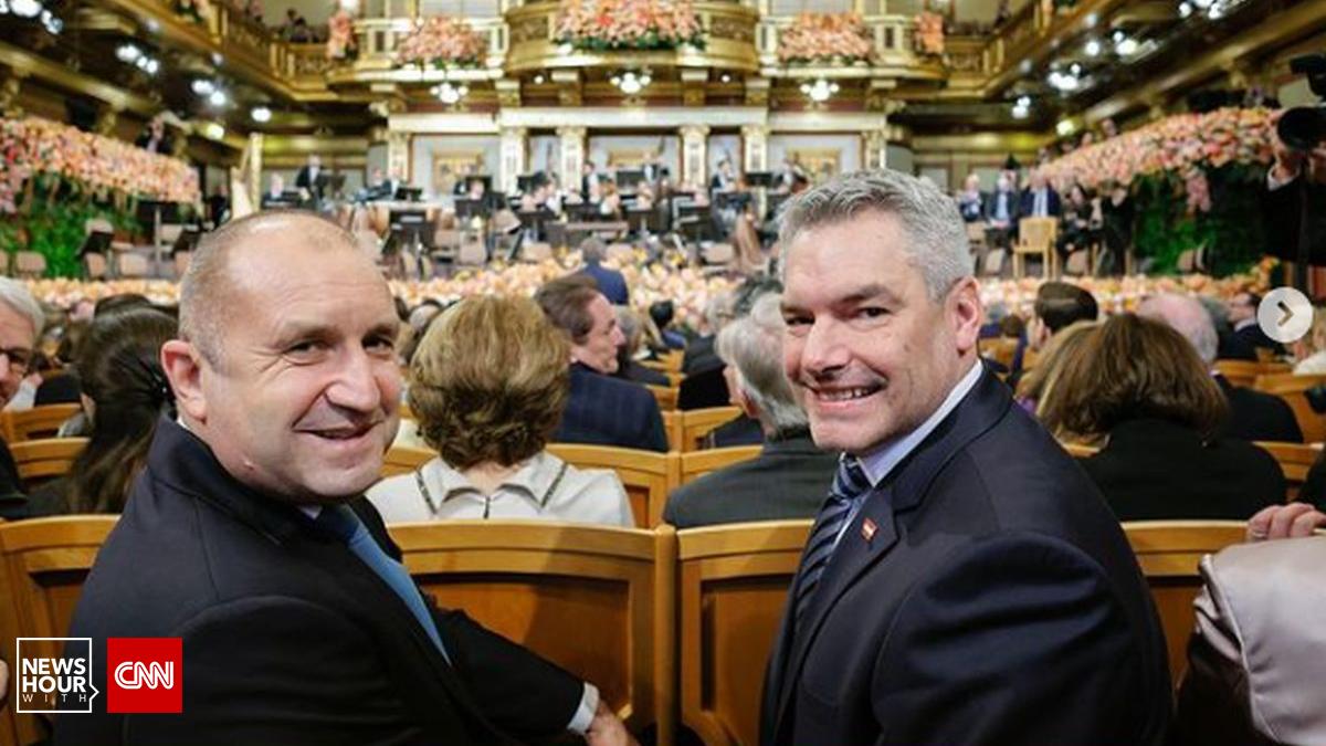 Cancelarul Karl Nehammer, omul care a blocat România la ușa Schengen, s-a pozat la Viena cu ...