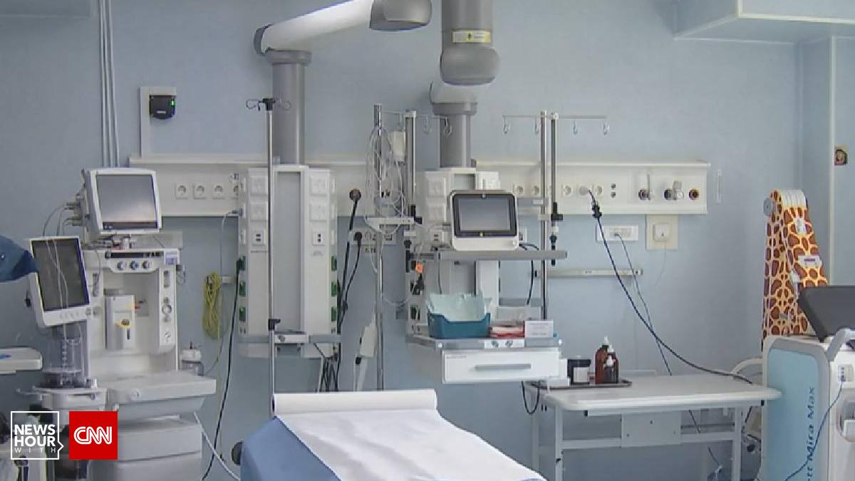 Spitalele din România așteaptă zeci de ani pentru a primi aparatură medicală nouă. Secțiile de ...